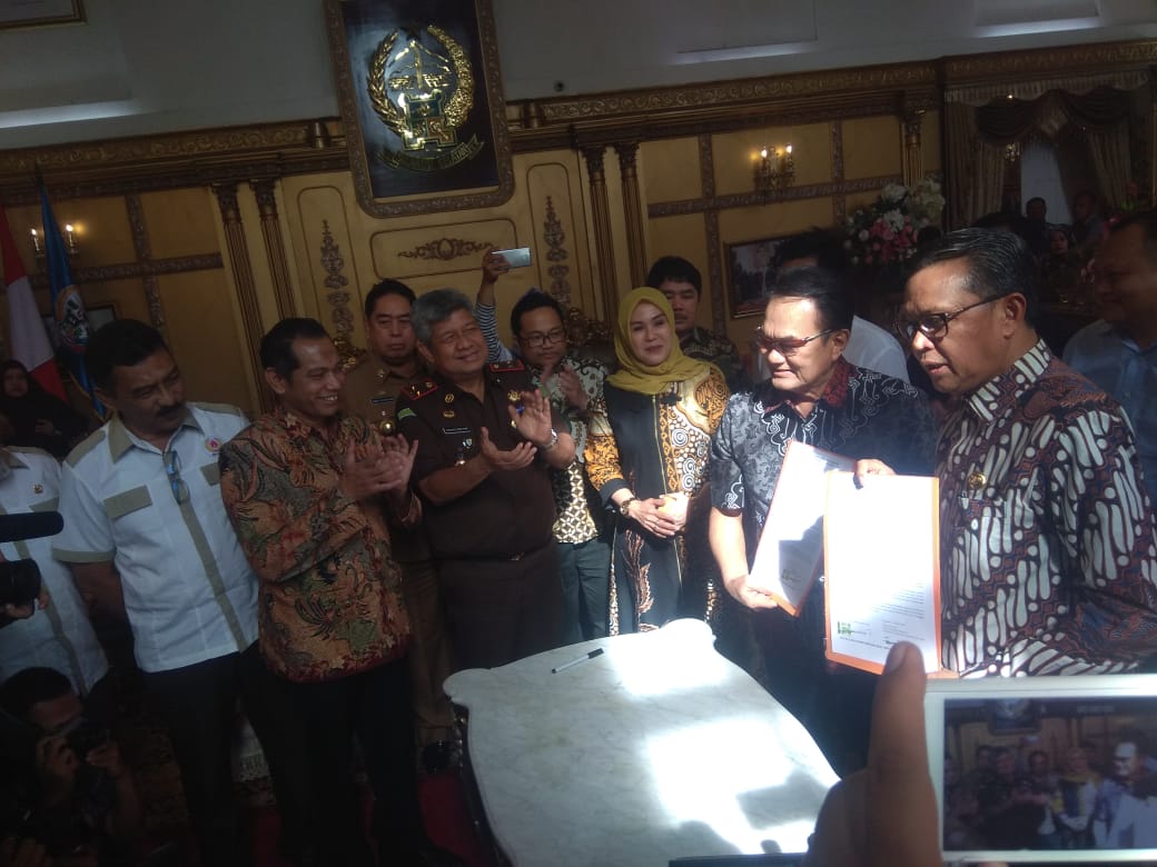 Wakil Ketua KPK Jadi Saksi Penyerahan Stadion Mattoanging - FAJAR Wakil Ketua KPK Jadi Saksi Penyerahan Stadion Mattoanging - FAJAR