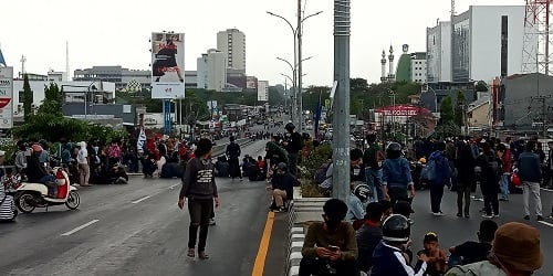 Makassar Dikepung Demo, Ini Titik Jalan yang Ditutup - FAJAR Makassar Dikepung Demo, Ini Titik Jalan yang Ditutup - FAJAR