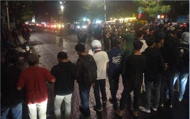 Massa Aksi Demo Sumpah Pemuda Minta Setop Tindakan Represif Aparat - FAJAR Massa Aksi Demo Sumpah Pemuda Minta Setop Tindakan Represif Aparat - FAJAR